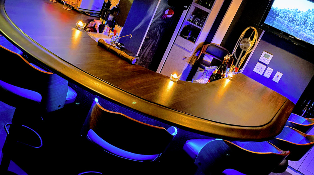 Shisha Bar TOM SMOKE ミナミ店 （シーシャ・バー・トムスモーク） - シーシャ専門サイトSuKu